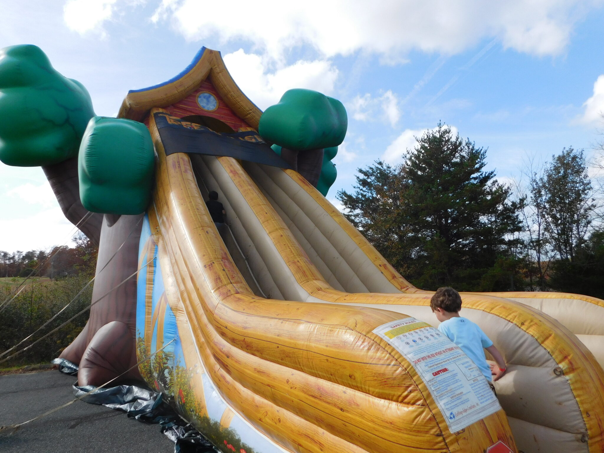 TREE HOUSE INFLATABLE SLIDE 32 feet – Call for pricing