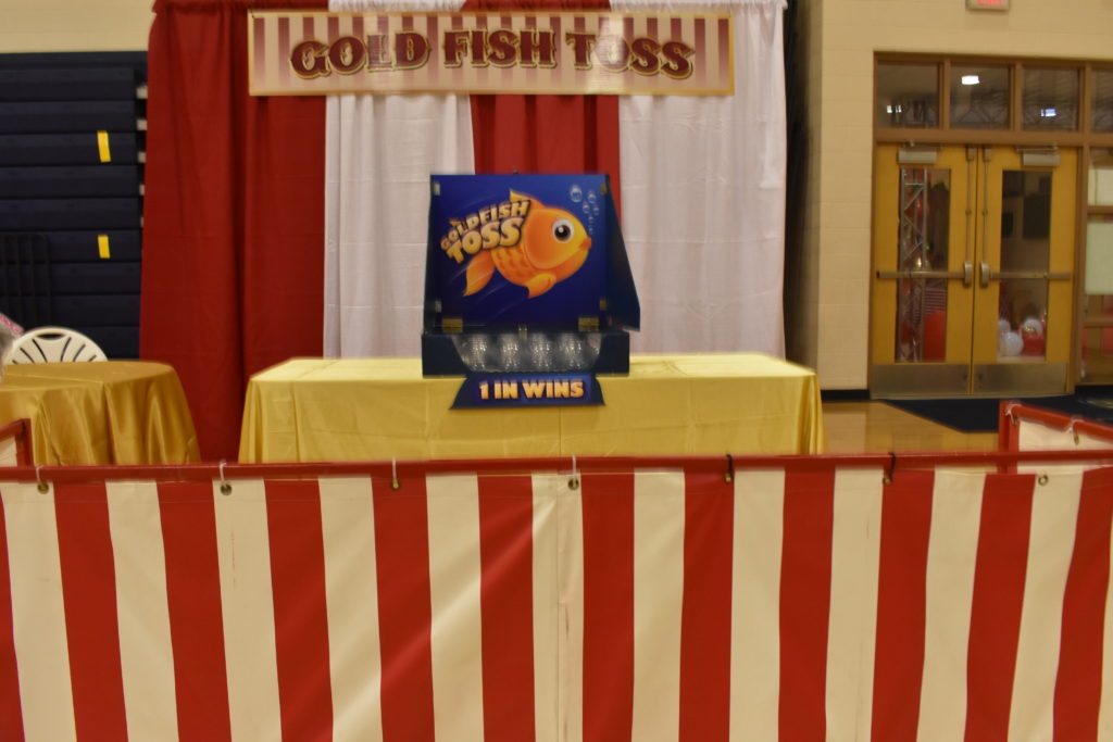 GOLDFISH TOSS CARNIVAL GAME