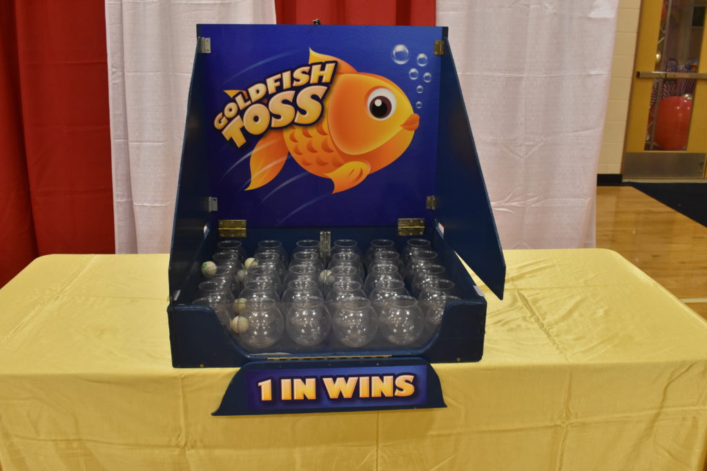 GOLDFISH TOSS CARNIVAL GAME