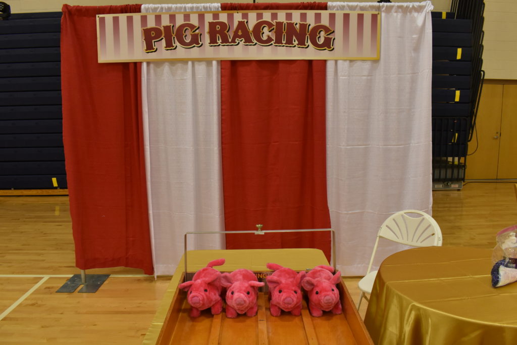 PIG RACING CARNIVAL GAME