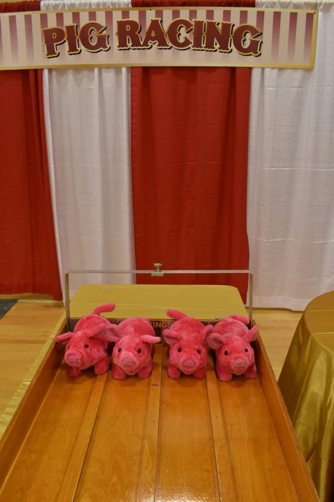 PIG RACING CARNIVAL GAME