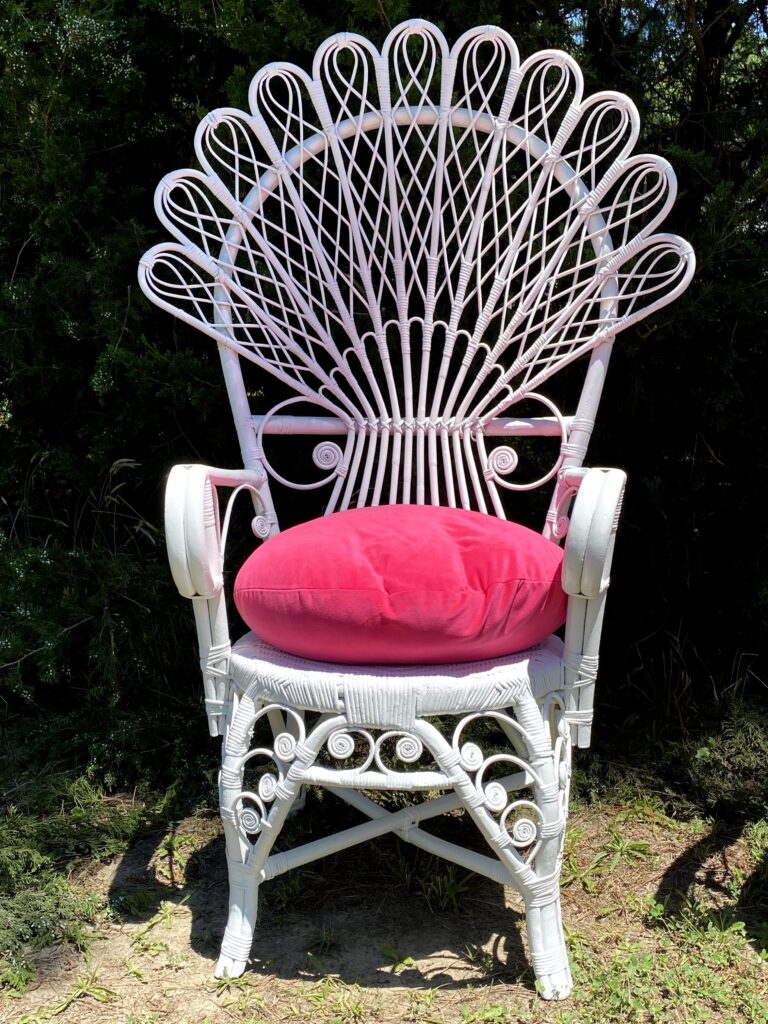 WHITE ELEGANT PEACOCK STYLE LARGE WICKER OR RATTAN CHAIR FAN BACK