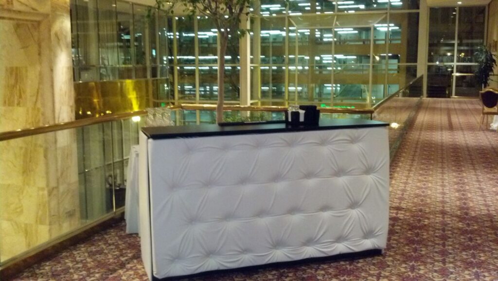 WHITE LEATHER BAR 6 FT