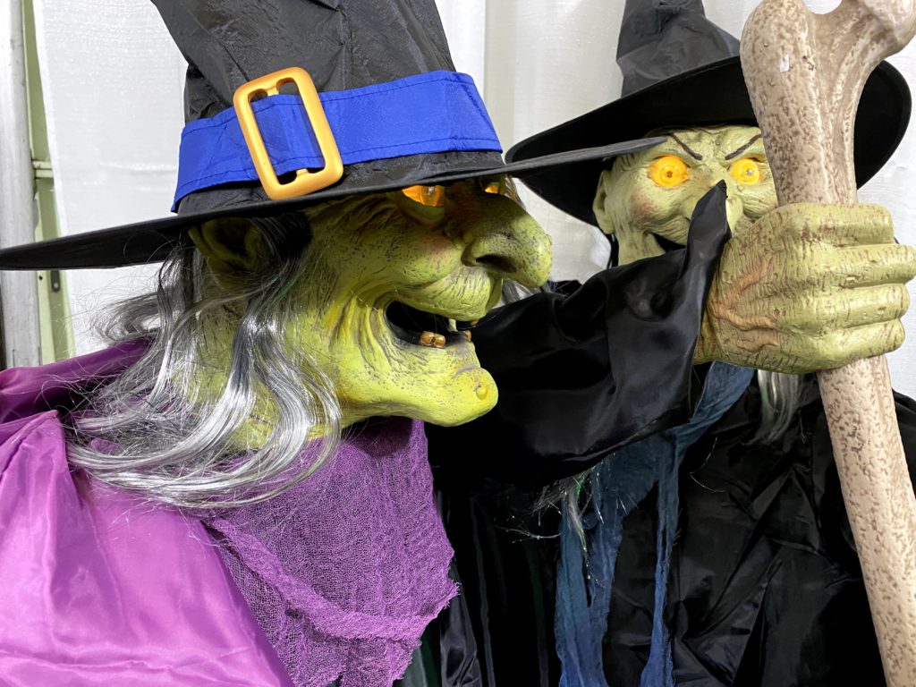 WITCH TRIO STIRRING CAULDRON ANIMATED