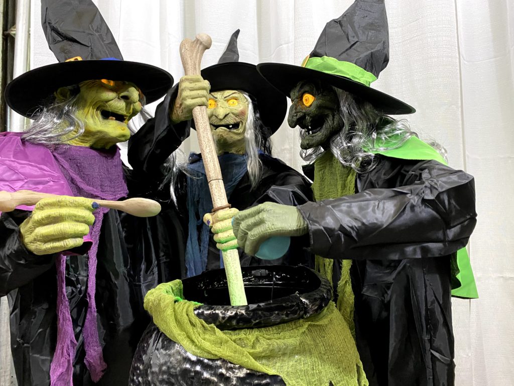 WITCH TRIO STIRRING CAULDRON ANIMATED